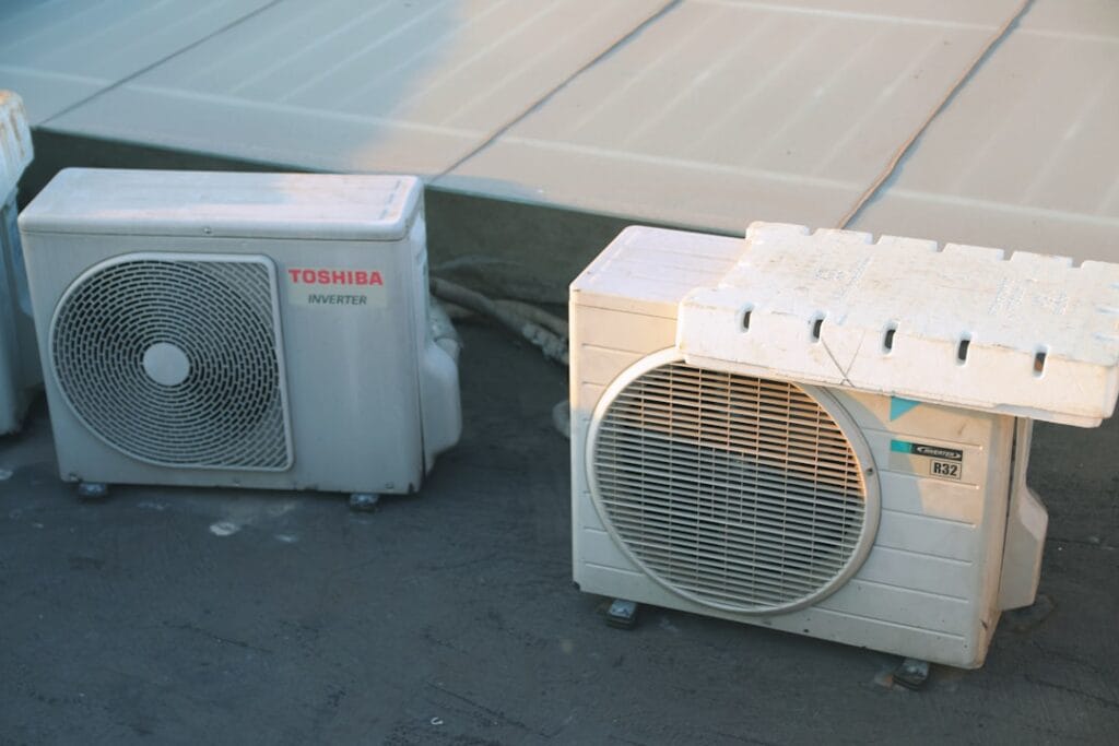 Hidden-Duct Mini-Splits Montreal – Sleek HVAC Control